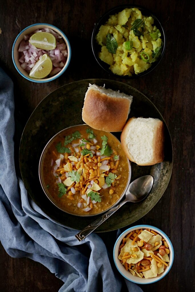 Misal Pav - My Diverse Kitchen - A Vegetarian Blog